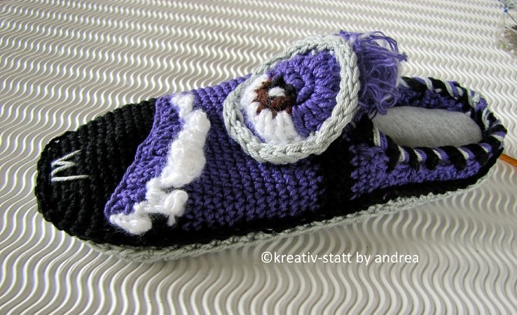 Slippers Monster Minion - all Sizes - for Beginners - Crochet Pattern