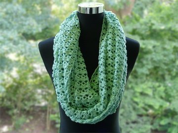 Free crochet pattern scarf // loop // cowl // moebius-scarf