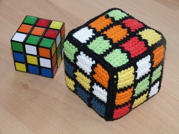 Crochet pattern for a magic cube with mixed colours