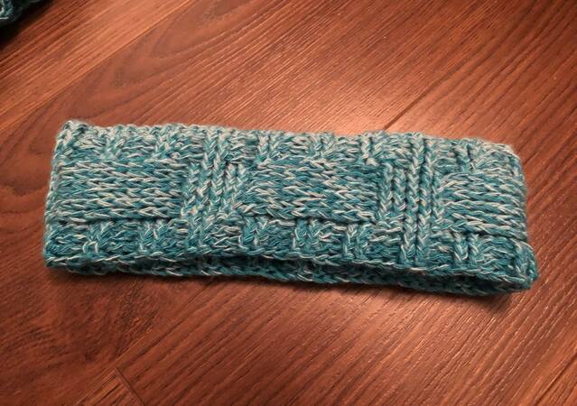 Set Crossover besteht aus Loop, Stulpen und Stirnband