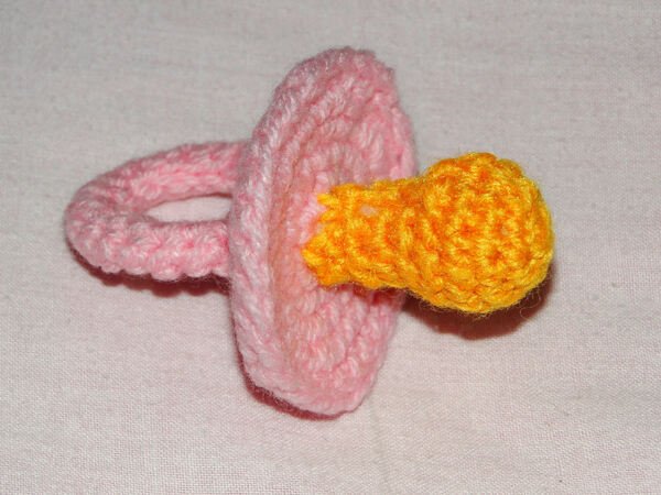 Lovely pacifier - Crochet Pattern