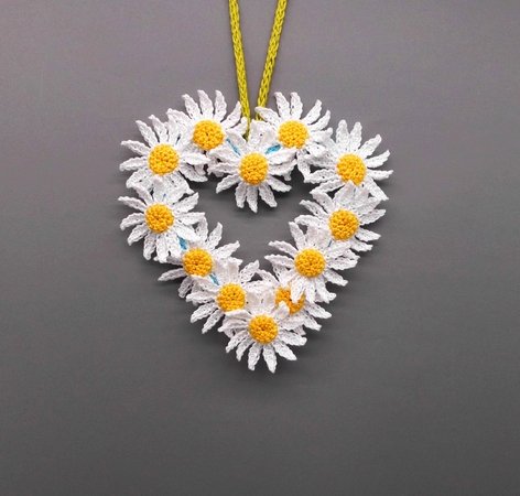 Crochet pattern daisies heart - easy from scraps of yarn