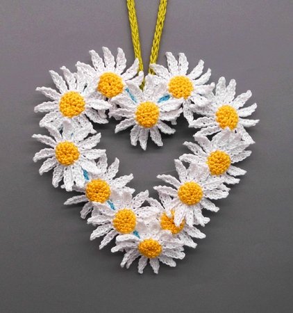 Crochet pattern daisies heart - easy from scraps of yarn