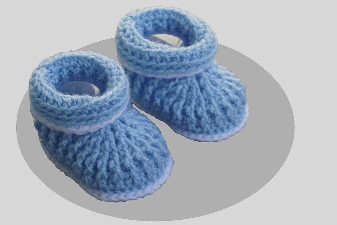 Easy-to-Follow Crochet Pattern for Baby Booties | amigoll9