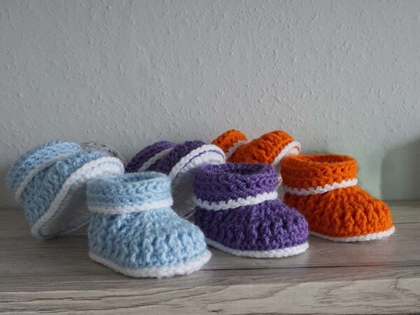 Easy-to-Follow Crochet Pattern for Baby Booties | amigoll9