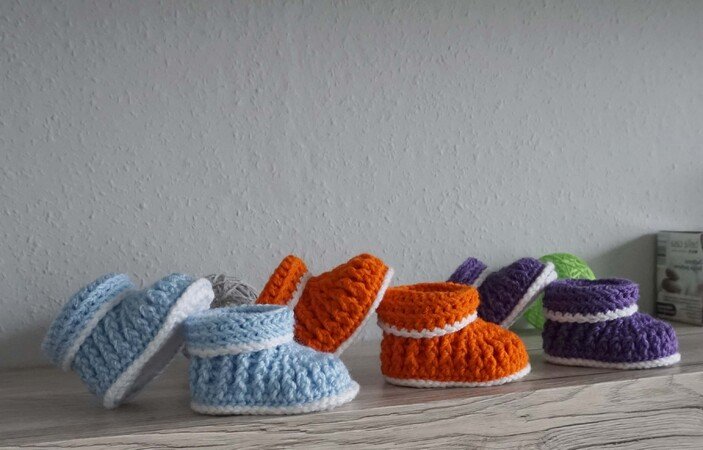 Easy-to-Follow Crochet Pattern for Baby Booties | amigoll9