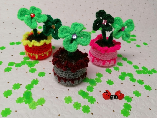 Good luck clover in flower pot – crochet pattern