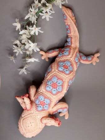 African Flowers Lotta the Axolotl crochetpattern PDF
