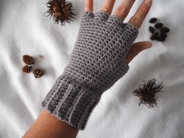 Fitted hand cuffs "Basic" for him and her - from Häkelini