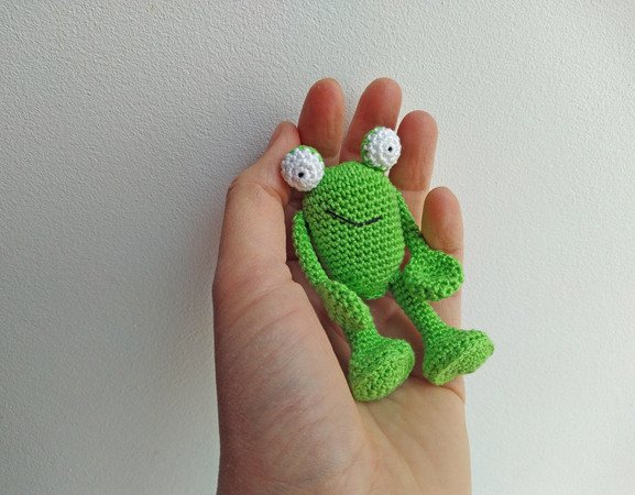Tiny Frog, amigurumi toad