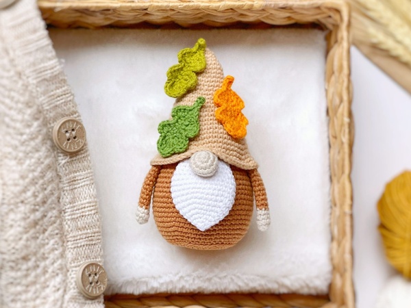 Crochet pattern Gnome Leaf fall amigurumi (PDF)