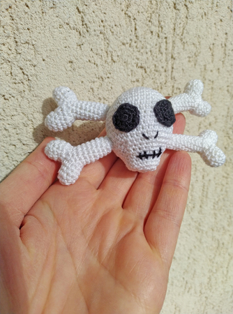 Skull, amigurumi for halloween, crochet skull with bones