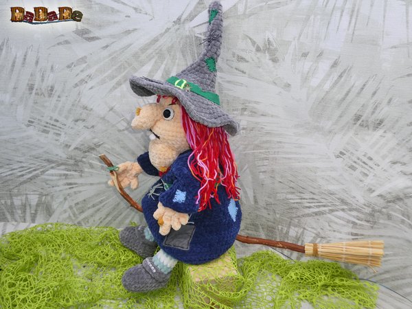 Hexe Minerva von Hexenbesen, Häkelanleitung von DaDaDe
