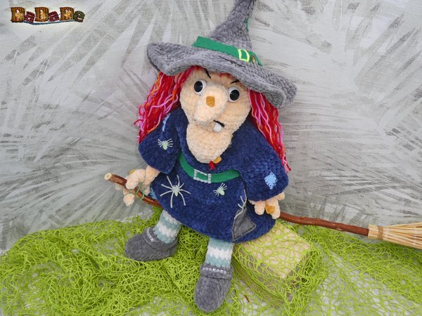 Hexe Minerva von Hexenbesen, Häkelanleitung von DaDaDe