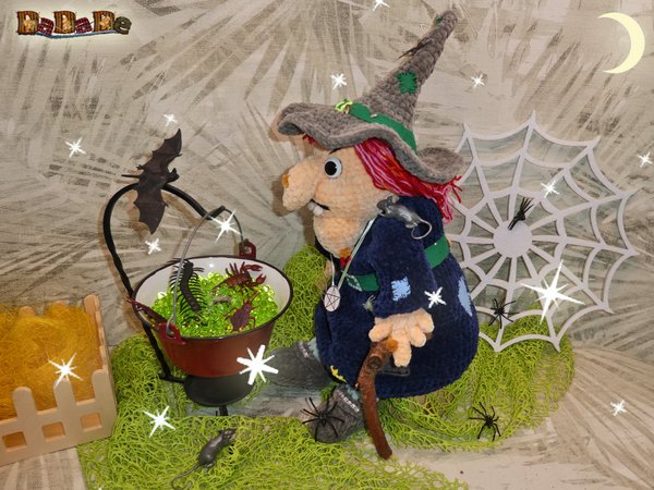 Hexe Minerva von Hexenbesen, Häkelanleitung von DaDaDe