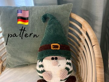 Christmas crochet pattern of a green plush Gnome (PDF file English+German)