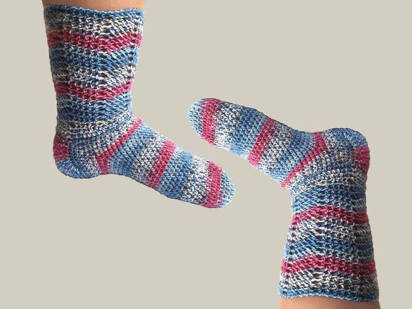 warme Häkelsocken Söckchen „ Auf Zack “ ab Spitze Anleitung Socken häkeln