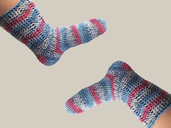 warme Häkelsocken Söckchen „ Auf Zack “ ab Spitze Anleitung Socken häkeln