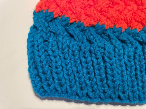 Strickanleitung Mütze mit Flechtmuster - Perfekt für kalte Wintertage
