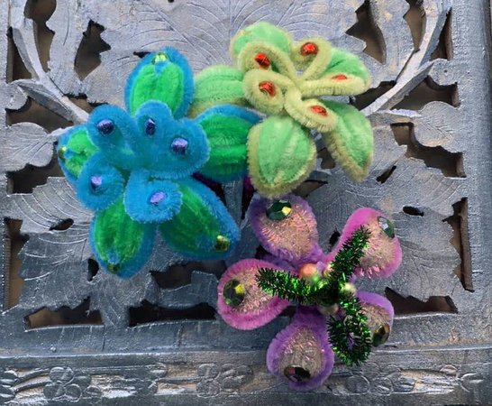 Hübsche Blumen aus Pfeifenputzer