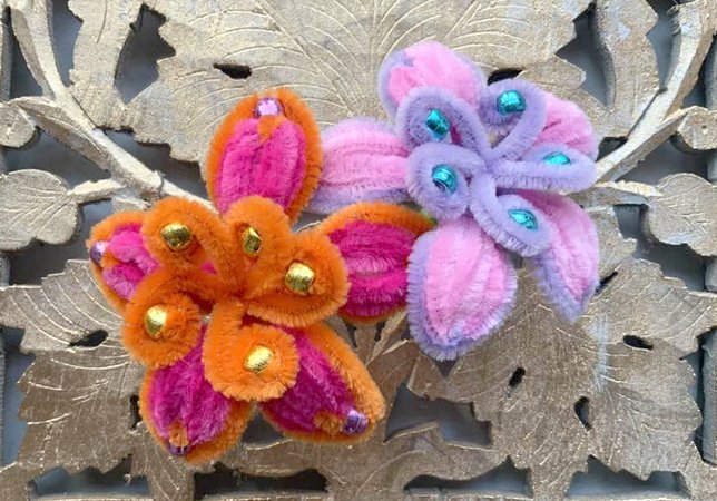 Hübsche Blumen aus Pfeifenputzer