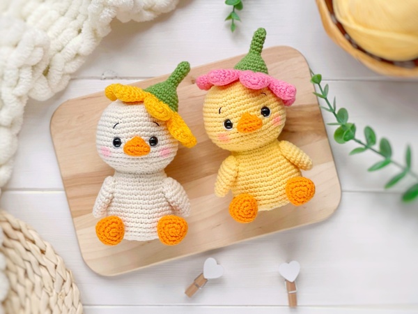 Floret the duckling - amigurumi crochet pattern PDF