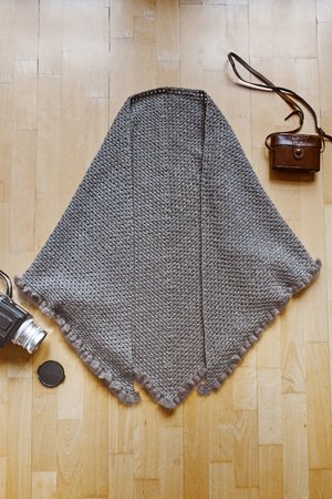 Dreieckstuch "Granny" mit kleiner, flauschiger Rüsche