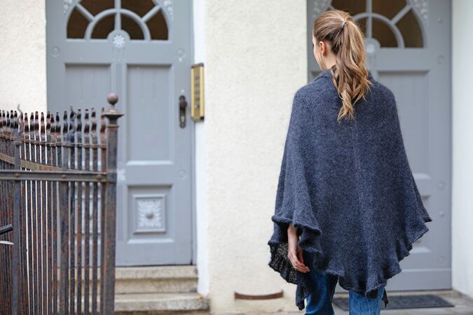 Tuch "Girl's best friend" mit dezenter Rüsche Strickanleitung // PDF