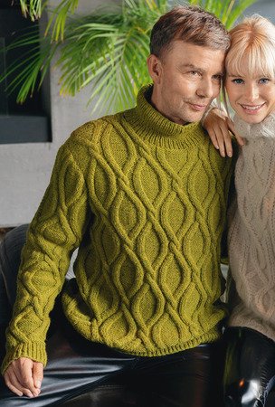 Herrenpulli im Flechtmuster