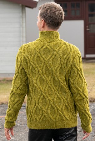 Herrenpulli im Flechtmuster