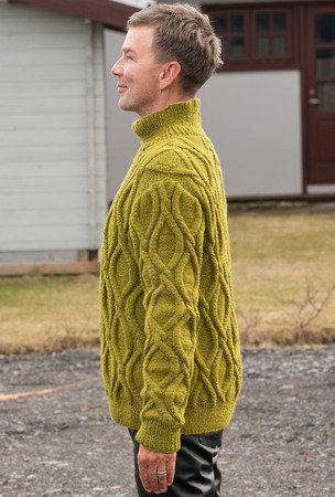 Herrenpulli im Flechtmuster