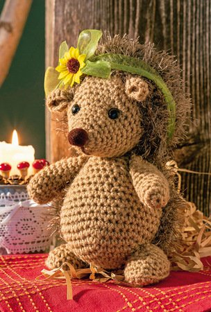 Gehäkelte Igel-Mama mit Igel-Kind