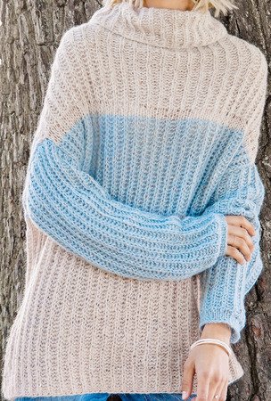 Pulli mit Stehkragen und überschnittenen Schultern in Lachs, Beige und Hellblau