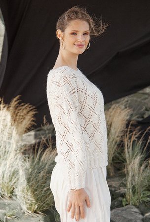 Weißer Pulli mit Ajourmuster