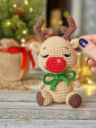 Crochet red nosed reindeer amigurumi pattern