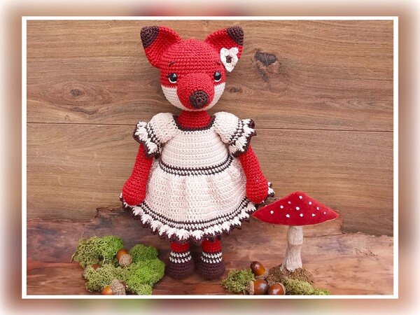 MISS FOXY – Crochetpattern Fox with Dress