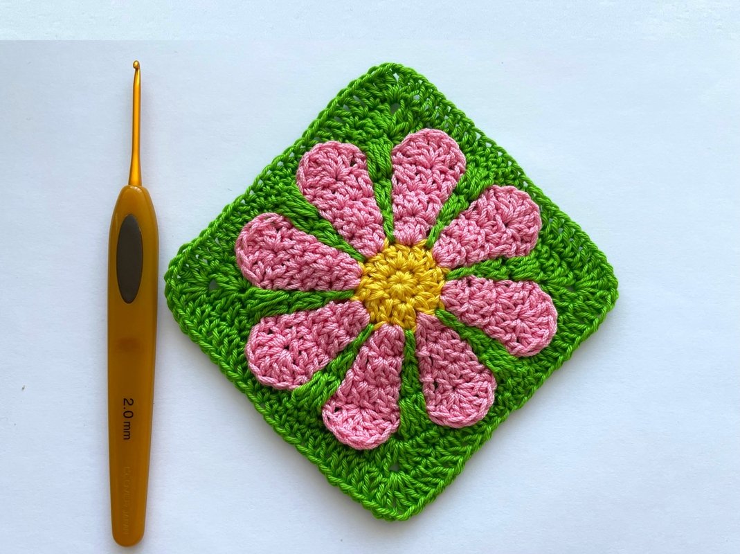 Granny square Retro daisy crochet pattern for bag blanket cardigan vintage