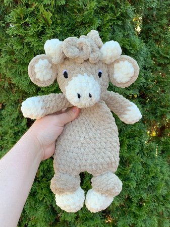 Highland Cow Crochet Pattern Snuggler