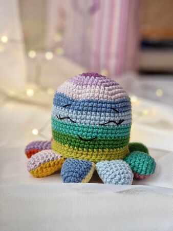 Crochet temperature reversible octopus amigurumi pattern