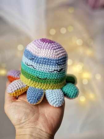 Crochet temperature reversible octopus amigurumi pattern