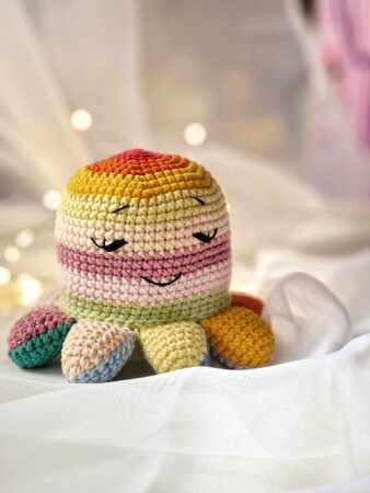 Crochet temperature reversible octopus amigurumi pattern