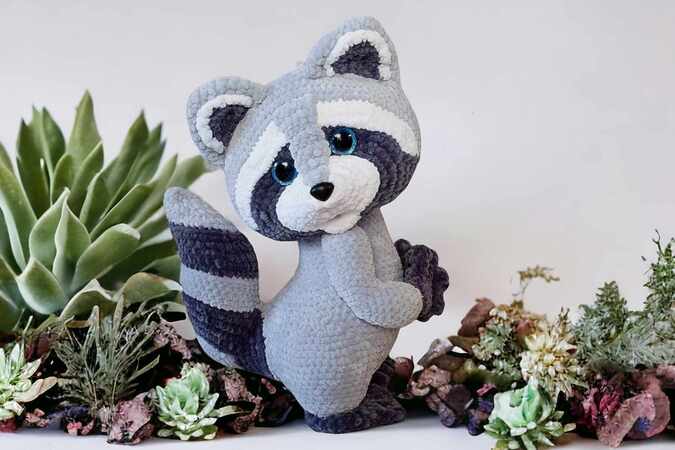 Crochet Pattern Wynne Racoon