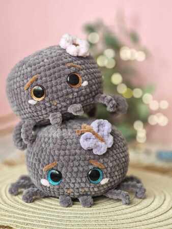 Crochet no sew plush spider amigurumi pattern