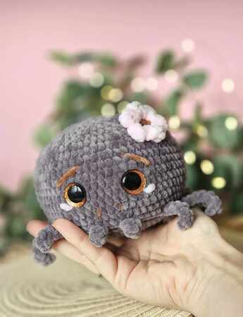 Crochet no sew plush spider amigurumi pattern