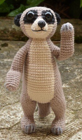 Evi Meerkat, crochet pattern for left-handers