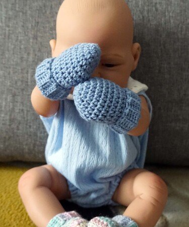 Crochet Pattern: Doll Mittens - Ideal Gift for Doll Lovers