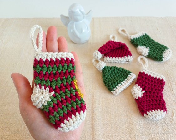 Mini Christmas Stockings & Hats - Crochet Ornament Pattern for Beginners