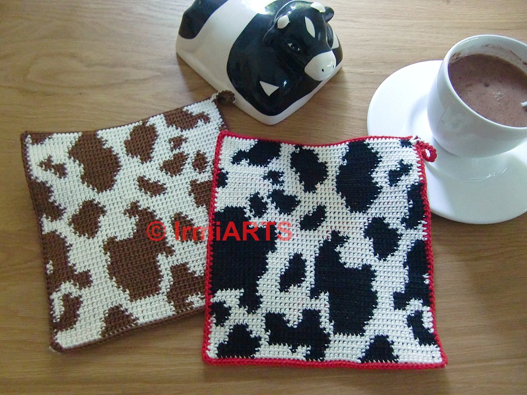DIY crochet pattern for double-sided cow potholders (2 or 3 colors)