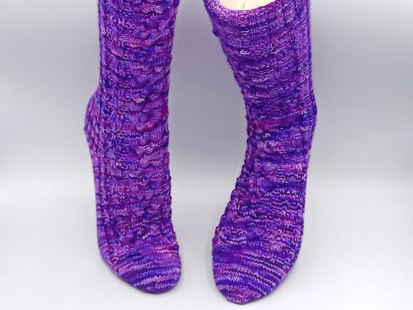 Sockenanleitung "Der Weg in den Hexengarten", geeignet für Maschen 64-72