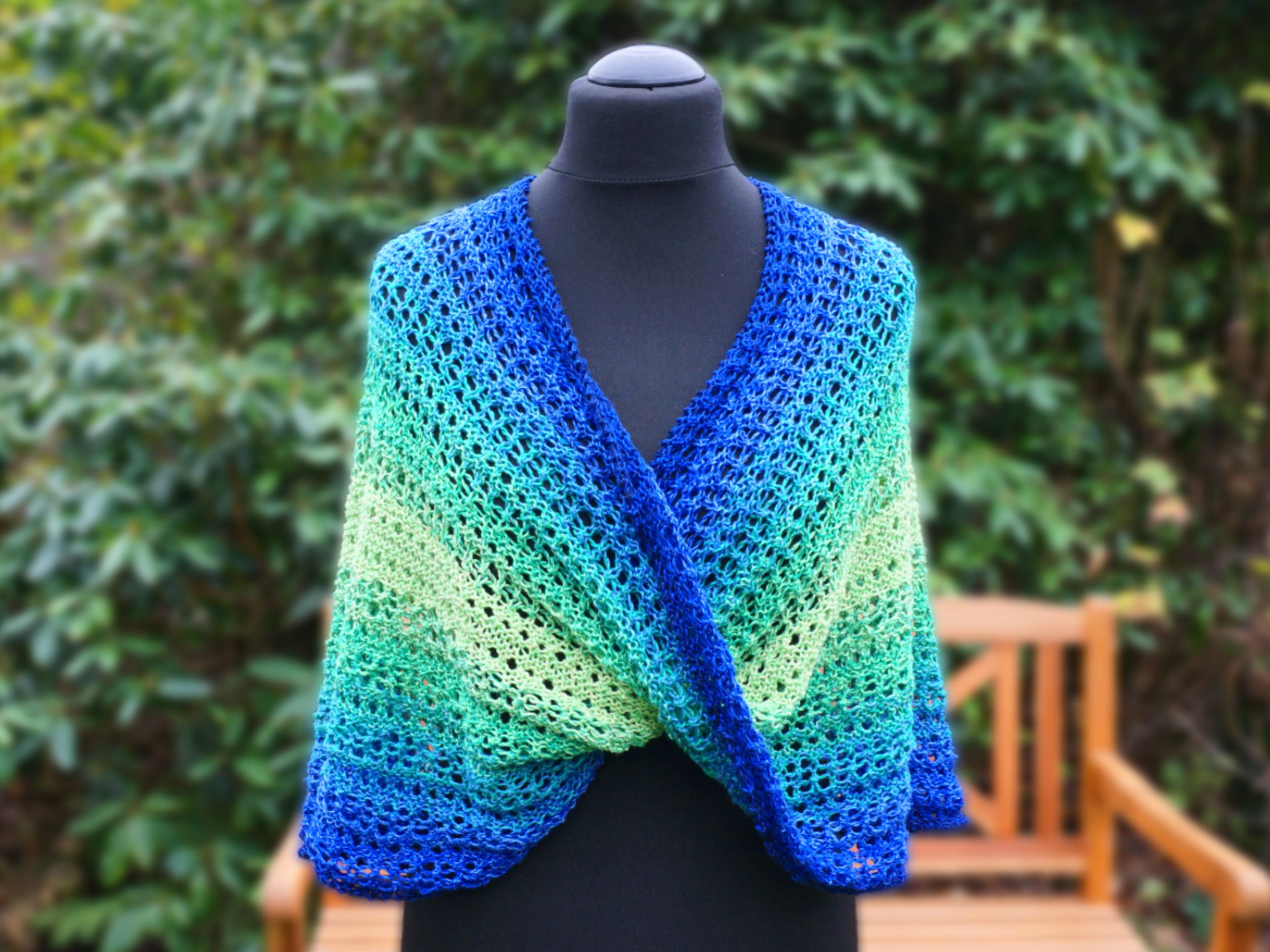 Lavaya Moebius Loop, knitting pattern, photo tutorials for beginners